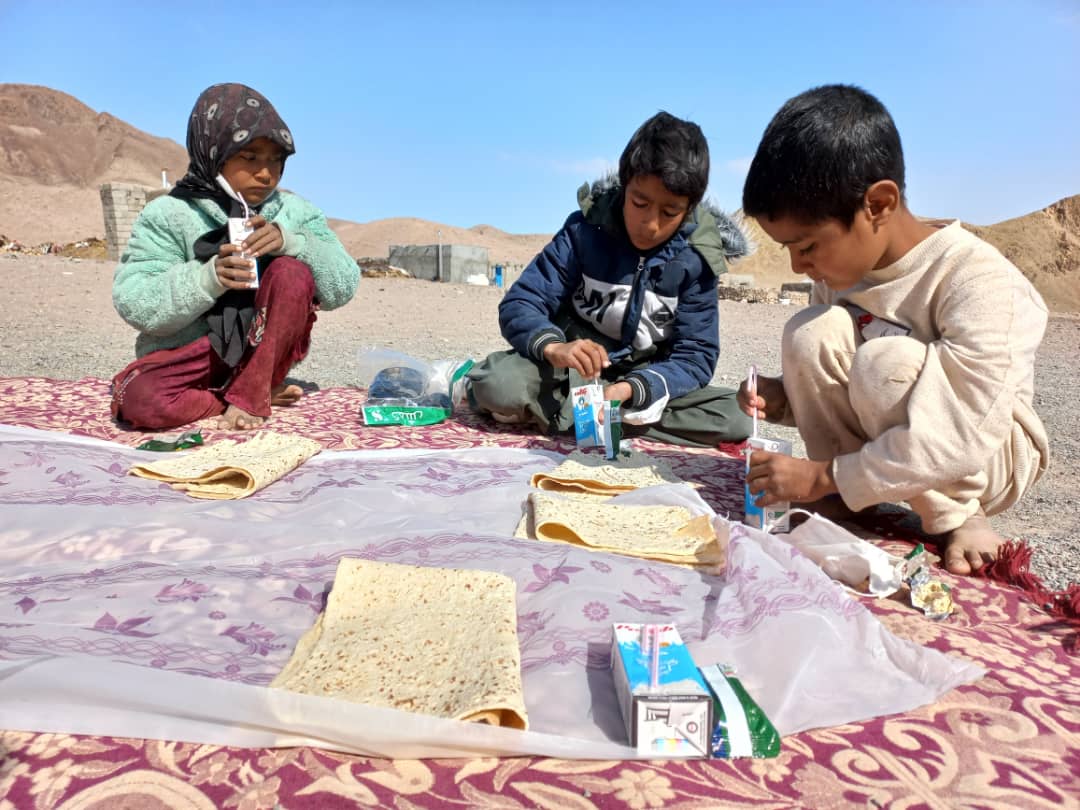 Breakfast Brings Nomadic Kids to School in Khorasan, Iran - Moms ...